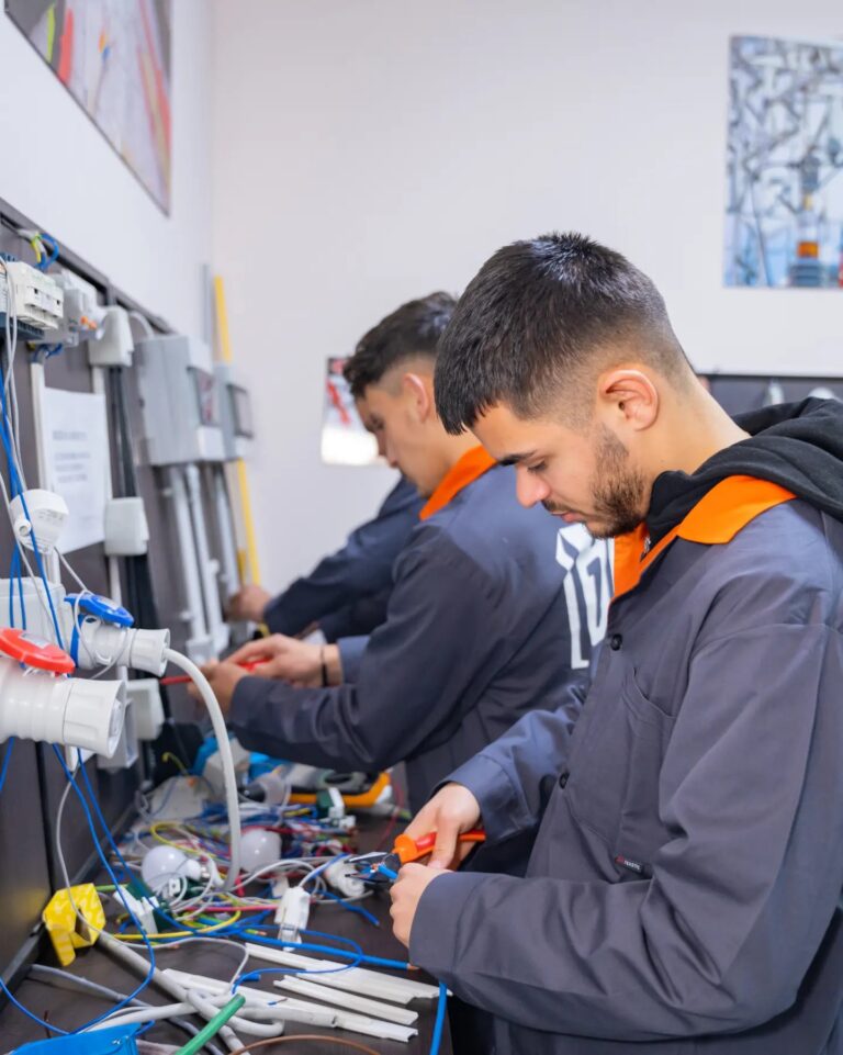 Instalime dhe Mirëmbajtje Elektrike - AKADEMIA ILINGUA